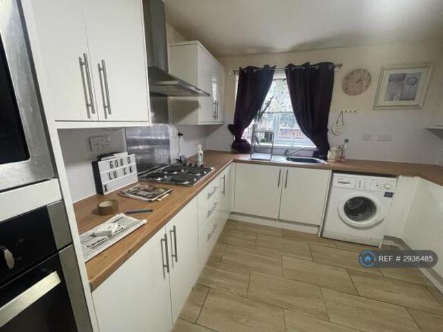 2 bedroom end of terrace house for rent in Lewis Close, Nottingham, NG3