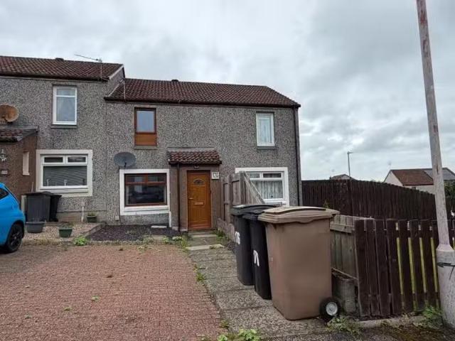 2 bedroom end of terrace house for rent in Lee Crescent North.