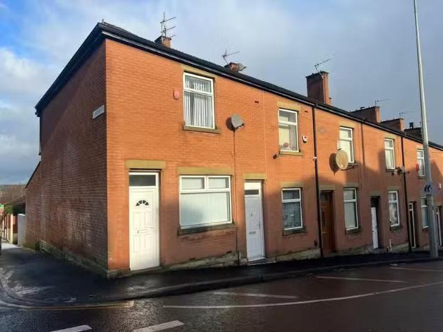 2 bedroom end of terrace house for rent in Livesey Branch Road.
