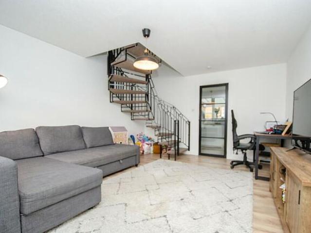 2 bedroom end of terrace house for rent in Lynn Close, Southampton, SO18
