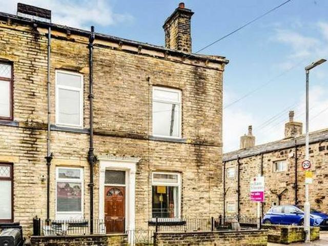 2 bedroom end of terrace house for rent in Moorfield Street HALIFAX HX1