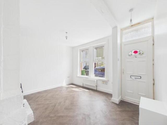 2 bedroom end of terrace house for rent in Morley Road, Southsea, PO4