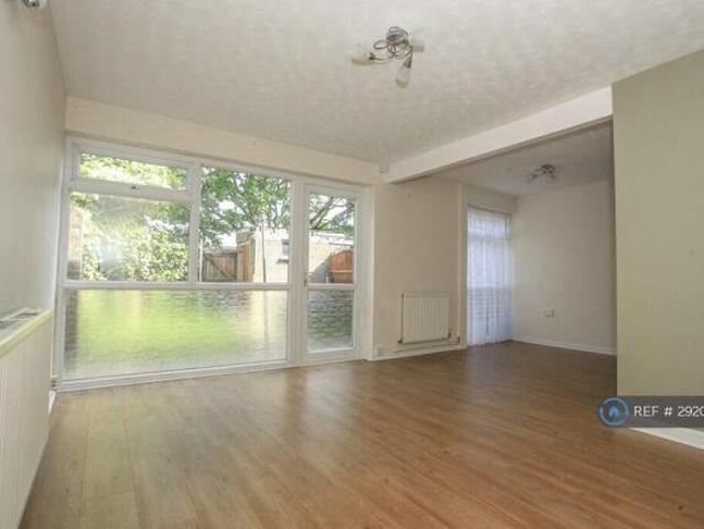 2 bedroom end of terrace house for rent in Mortlock Avenue, Cambridge, CB4