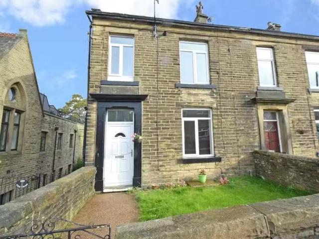 2 bedroom end of terrace house for rent in Main Street, Wilsde.
