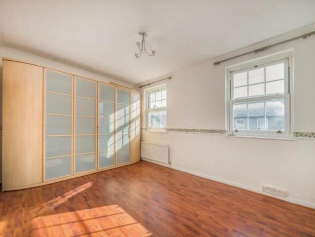 2 bedroom end of terrace house for rent in Manchester Grove, Canary Wharf, E14