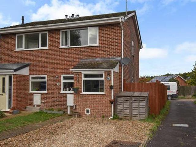 2 bedroom end of terrace house for rent in New Road Fair Oak SO50
