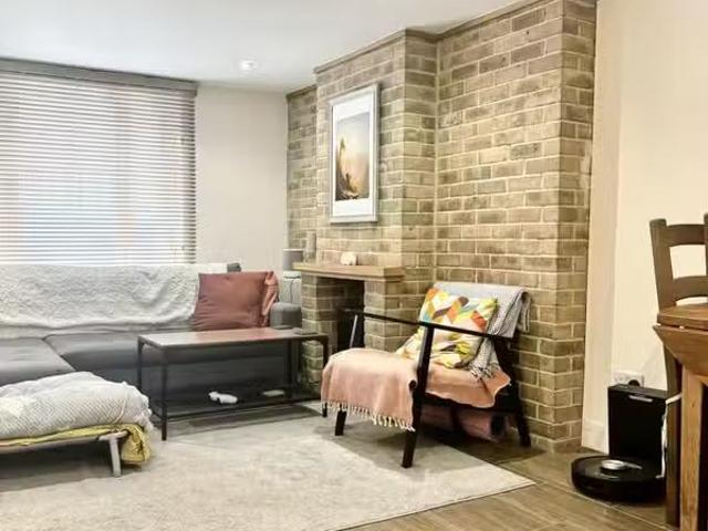 2 bedroom end of terrace house for rent in New Street, Worthin.