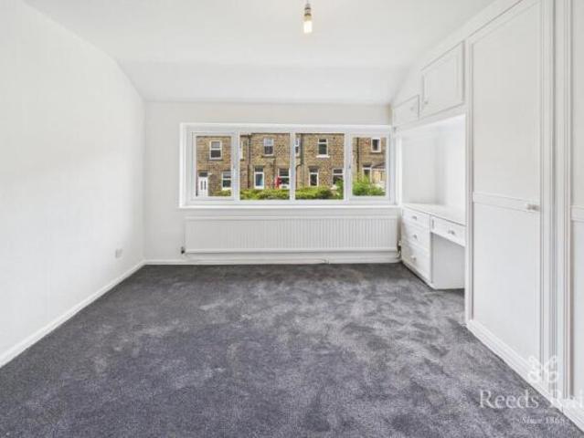 2 bedroom end of terrace house for rent in Saunders Close, Huddersfield, West Yorkshire, HD3