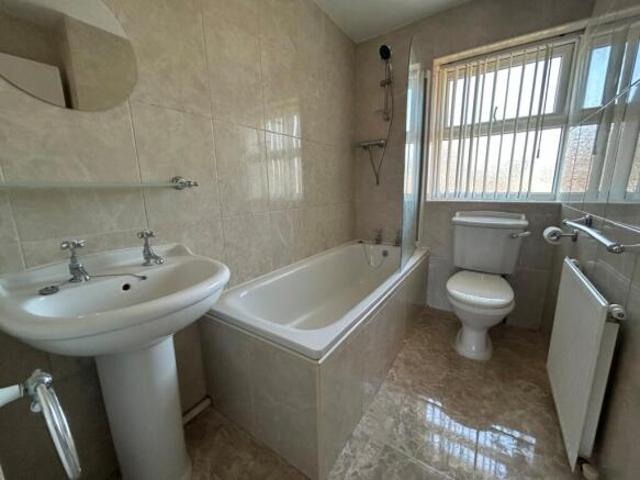 2 bedroom end of terrace house for rent in Silkstone Way, Leeds, LS15