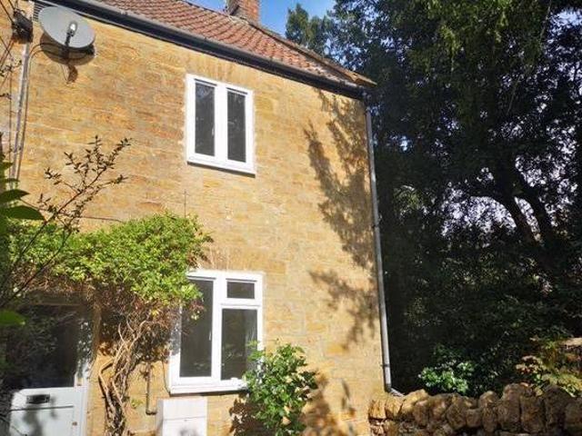 2 bedroom end of terrace house for rent in Silver Street South Petherton TA13