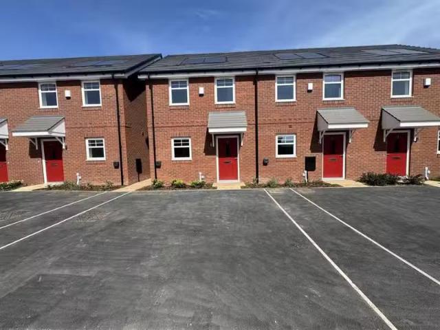 2 bedroom end of terrace house for rent in Silverhill Place, T.