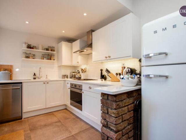 2 bedroom end of terrace house for rent in Stamford Road, Watford, WD17