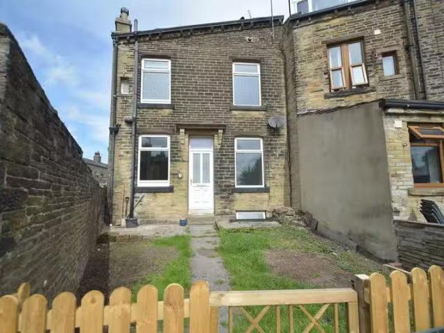 2 bedroom end of terrace house for rent in Stradmore Road, Den.