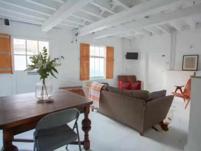 2 bedroom end of terrace house for rent in Suffolk Street, Whi.