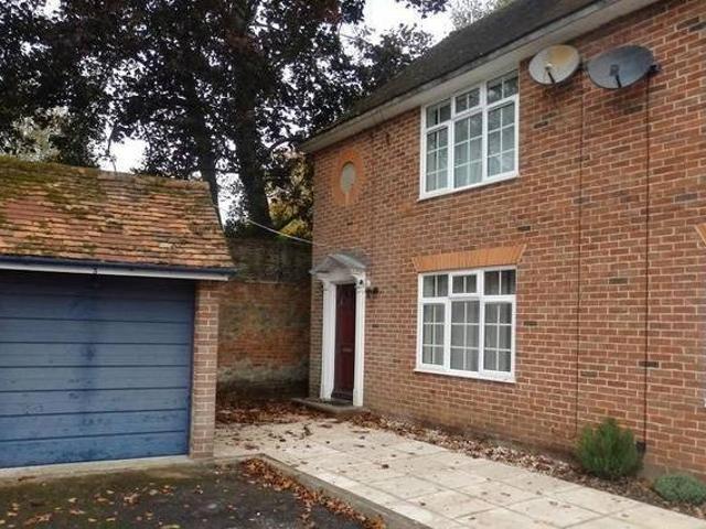 2 bedroom end of terrace house for rent in Sunnyside Newbury Berkshire RG14
