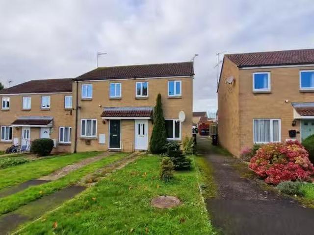 2 bedroom end of terrace house for rent in Pound Close, Yeovil.