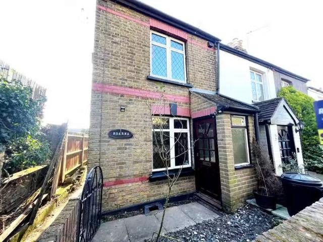 2 bedroom end of terrace house for rent in Princes Road, Hexta.