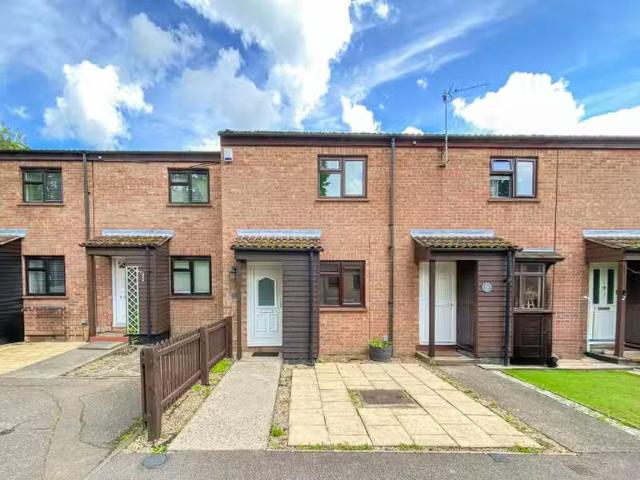 2 bedroom end of terrace house for rent in Roman Vale, Old Har.