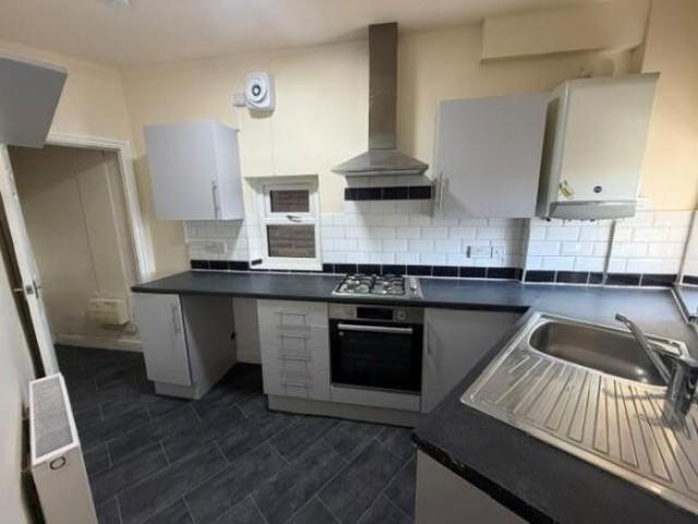 2 bedroom end of terrace house for rent in Roper Lane, Queensbury, BD13
