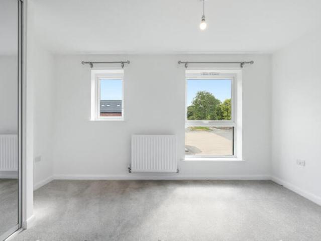 2 bedroom end of terrace house for rent in *Receive 6 months at a discounted rent! Charnwood Circle, Milton Keynes, Buc, MK5