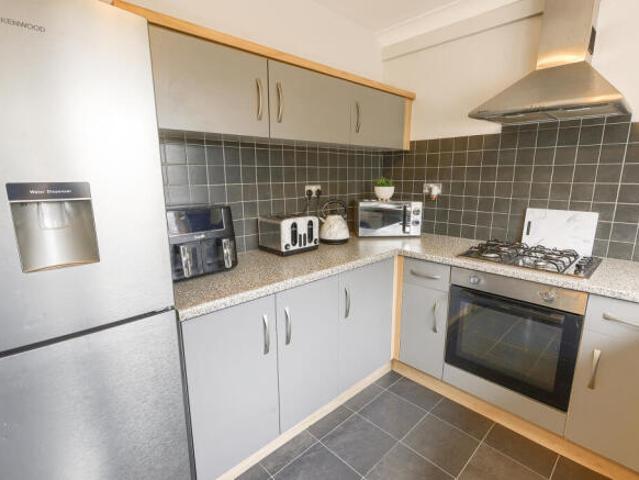 2 bedroom end of terrace house for rent in Woodlea Road, Yeadon, LS19 7bl, LS19