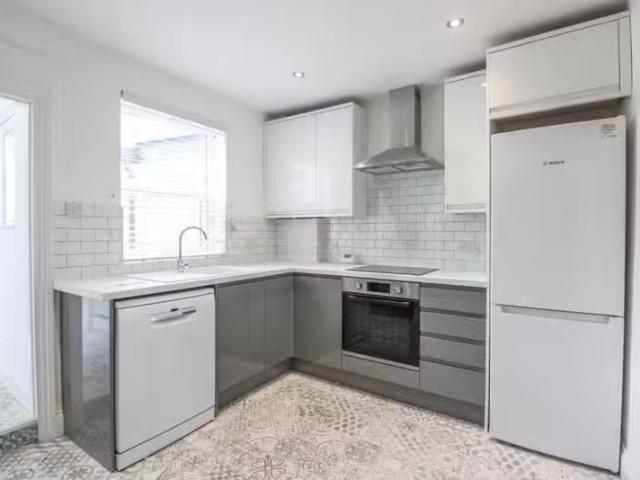 2 bedroom end of terrace house for rent in Woollards Lane, Gre.