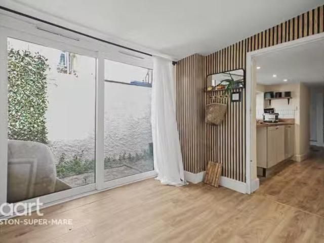 2 bedroom end of terrace house for rent in Worthy Place, Westo.