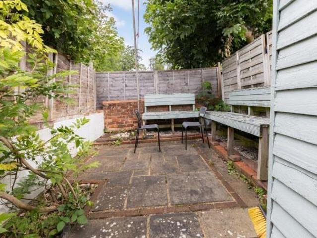 2 bedroom end of terrace house for rent in Western Road, Reading, RG1