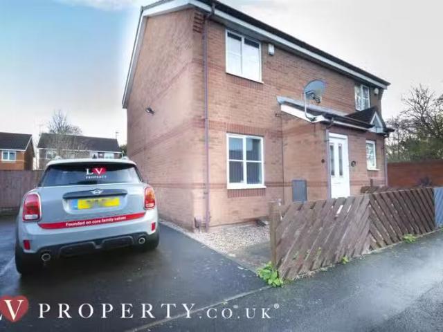2 bedroom end of terrace house for rent in Windsor Street, Ast.