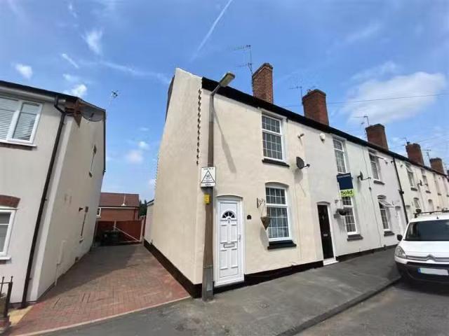 2 bedroom end of terrace house for rent in Wright Street, Hale.