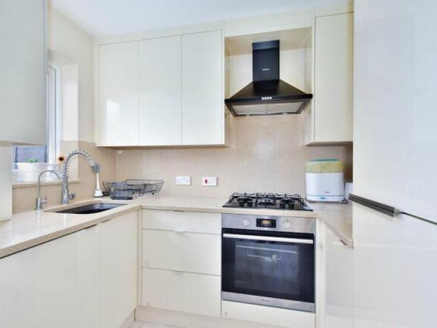 2 bedroom end of terrace house for rent in The Drive, Langley, SL3