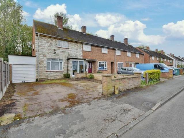 2 bedroom end of terrace house for rent in Valley Rise, Watfor.