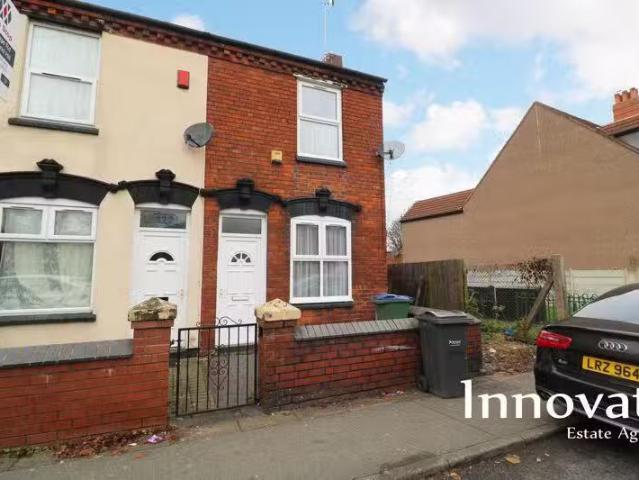 2 bedroom end of terrace house for rent in Vicarage Road, Oldb.