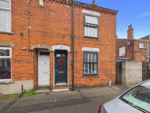 2 bedroom end of terrace house for sale