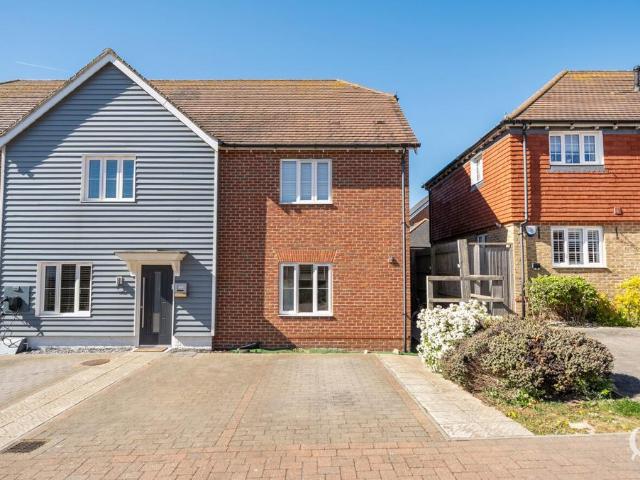 2 bedroom end of terrace house for sale