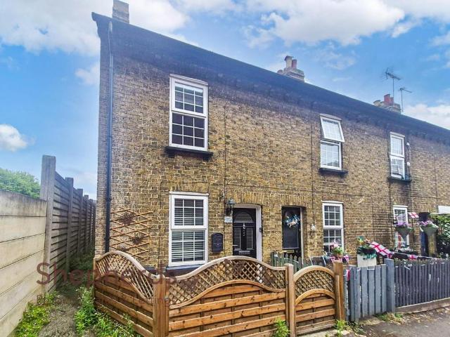 2 bedroom end of terrace house for sale