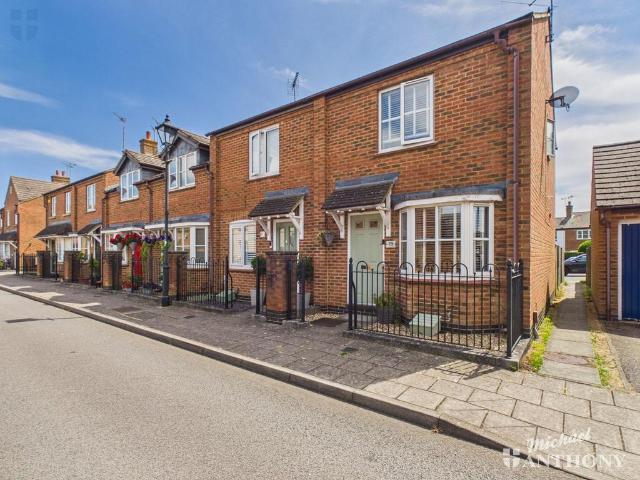2 bedroom end of terrace house for sale