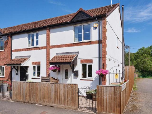 2 bedroom end of terrace house for sale