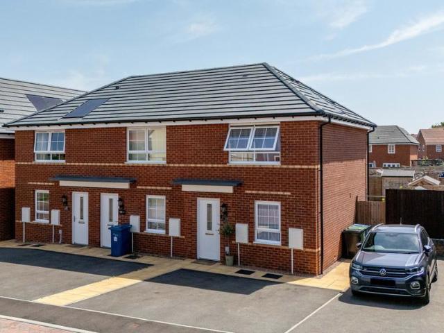 2 bedroom end of terrace house for sale
