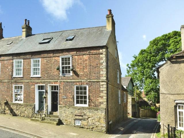 2 bedroom end of terrace house for sale