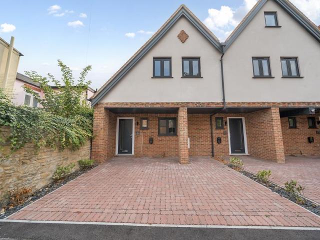 2 bedroom end of terrace house for sale
