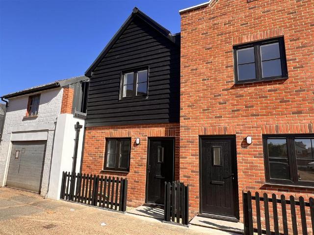 2 bedroom end of terrace house for sale