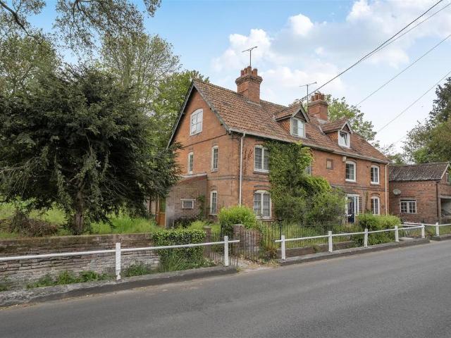 2 bedroom end of terrace house for sale