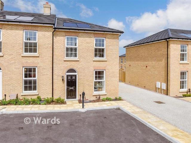 2 bedroom end of terrace house for sale