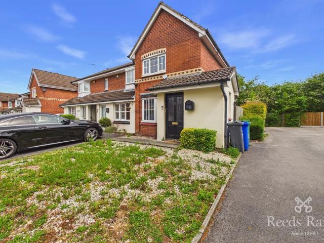 2 bedroom end of terrace house for sale