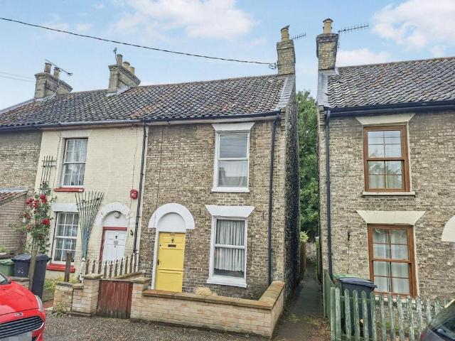 2 bedroom end of terrace house for sale