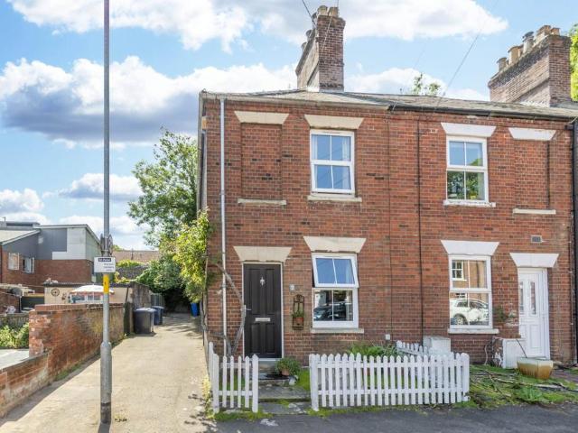 2 bedroom end of terrace house for sale