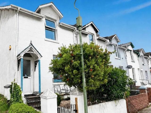 2 bedroom end of terrace house for sale