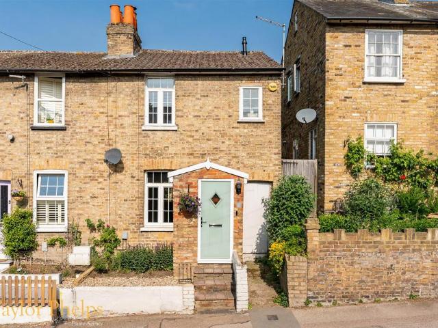 2 bedroom end of terrace house for sale