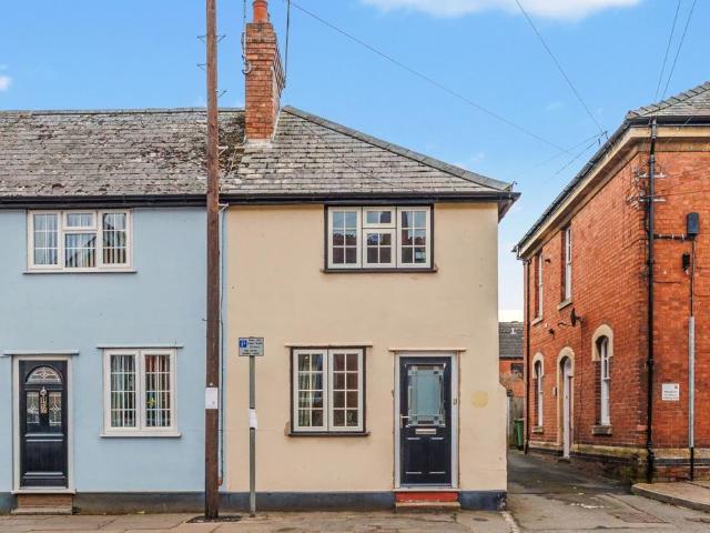 2 bedroom end of terrace house for sale